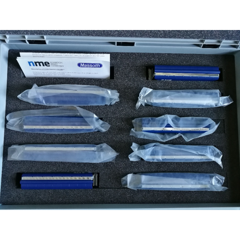 Pack of 10 storage boxes 5 stalls in length HO with handle