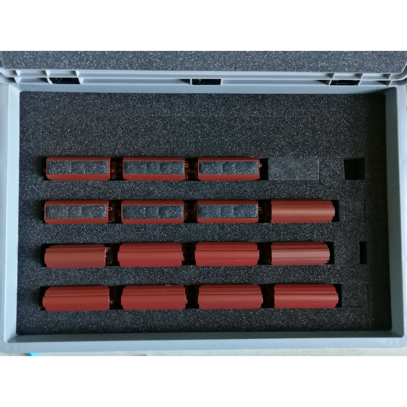 Pack of 10 storage boxes 5 stalls in length HO with handle